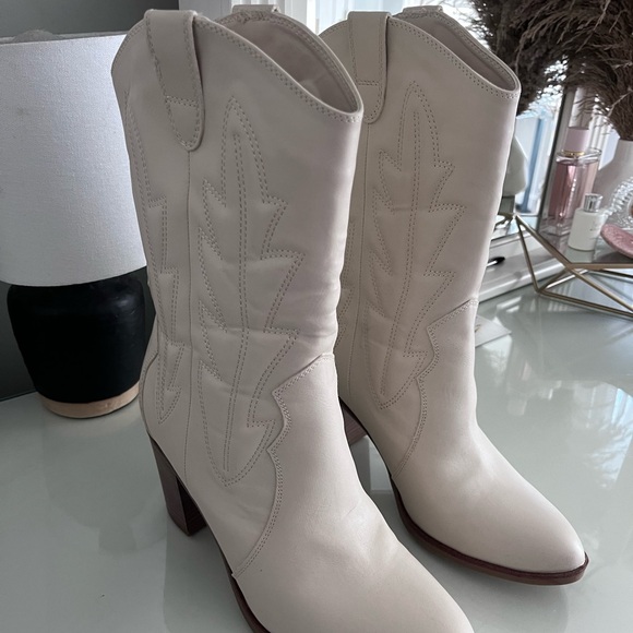 MIA | Shoes | Womens Raylyn Block Heel Western Boots | Poshmark